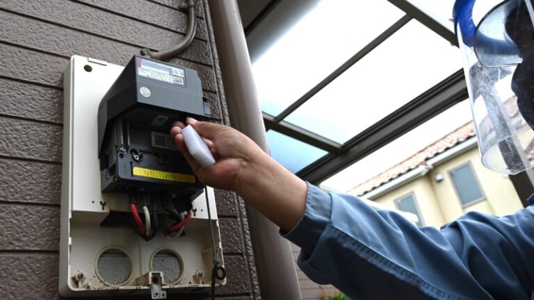 5 Safety Practices That Can Prevent Electrical Shocks at Home and Work